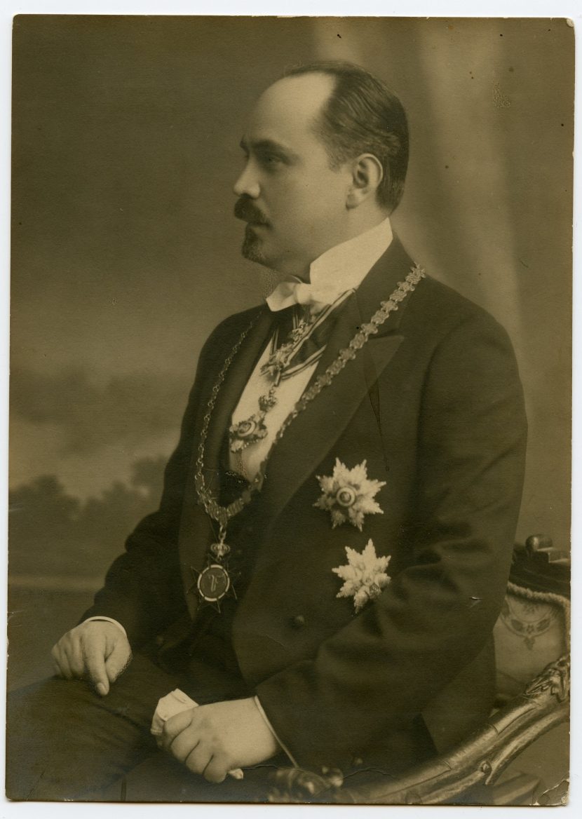 Fotografie a lui Ion I. Nistor (1876-1962), fruntaș bucovinean - Muzeul ...